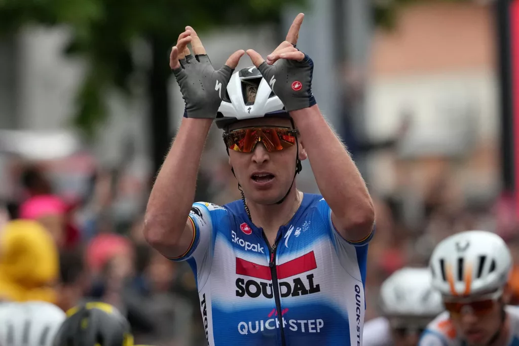 Merlier masters sprint finish to win Stage 3 of the Giro d'Italia ...